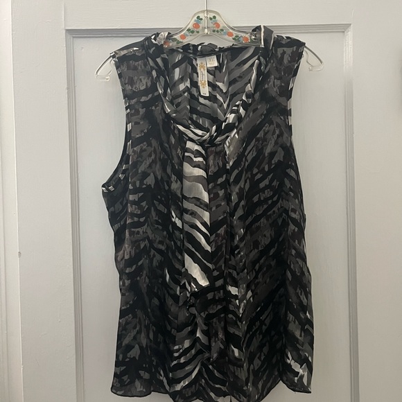 Adiva | Tops | Xl Cute Sleeveless Top With Layering And A Twist ...